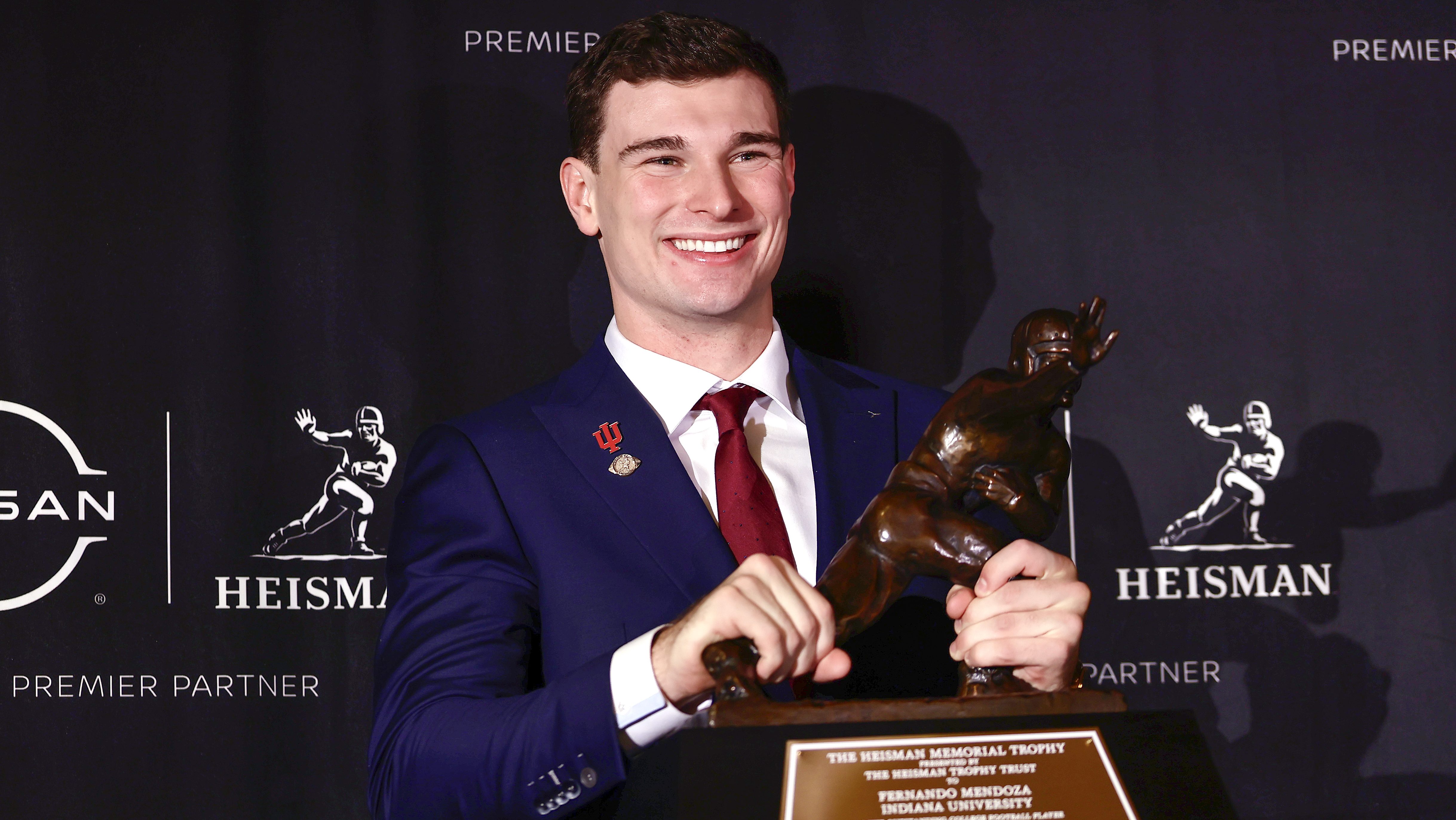 Jets Are 'Smitten' With Indiana QB Fernando Mendoza Says Insider