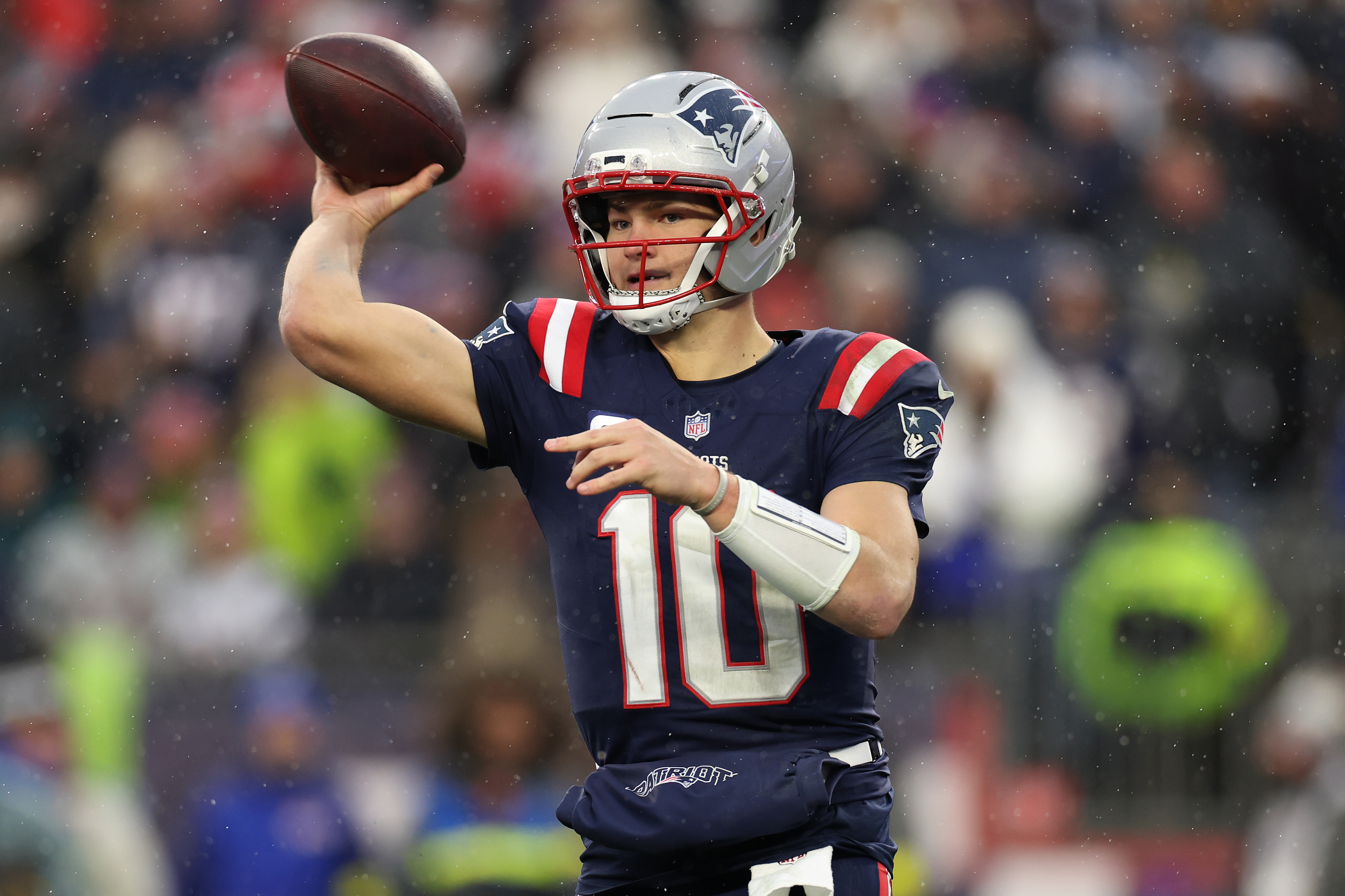 Drake Maye Rookie Cards Up 40% as Patriots Chase Bye