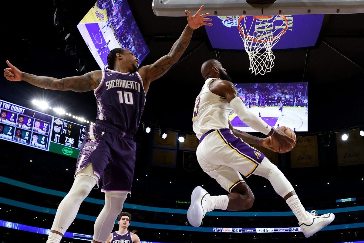 Lakers' LeBron James Has Viral Moment in Final Game at Age 40 - HEAVY