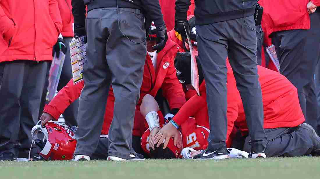 Patrick Mahomes' Injury Has Put 1 AFC Rivalry Aside
