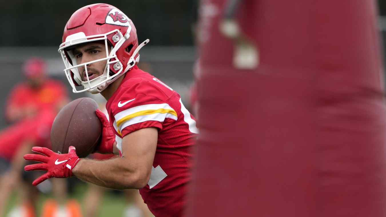 Jets Sign 3 Players to Contracts Including Former Chiefs WR