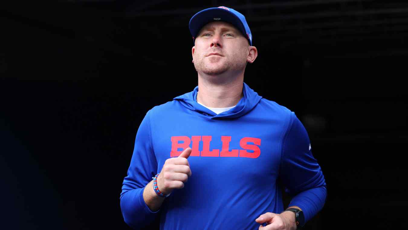 Bills Announce Return of 6-Foot-4 Defensive Tackle on New Contract