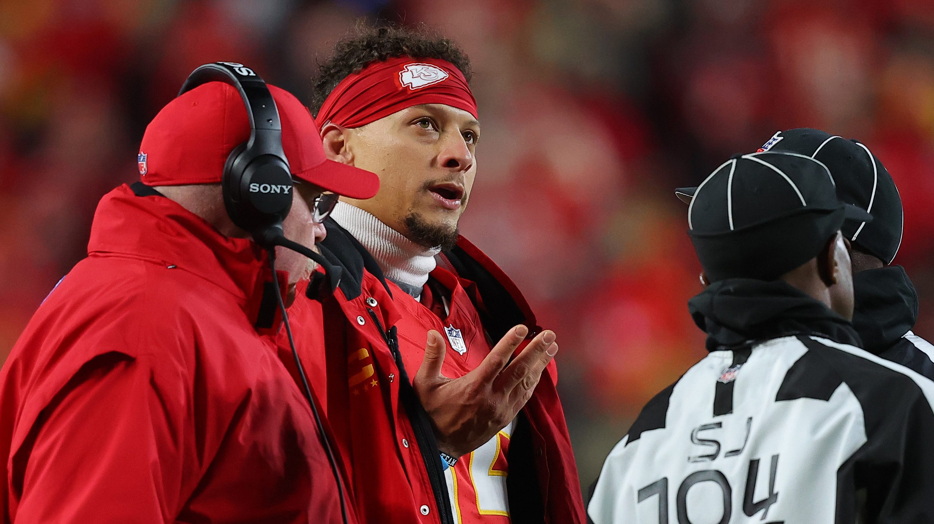 Patrick Mahomes Drops 1-Word Reaction to Myles Garrett Record