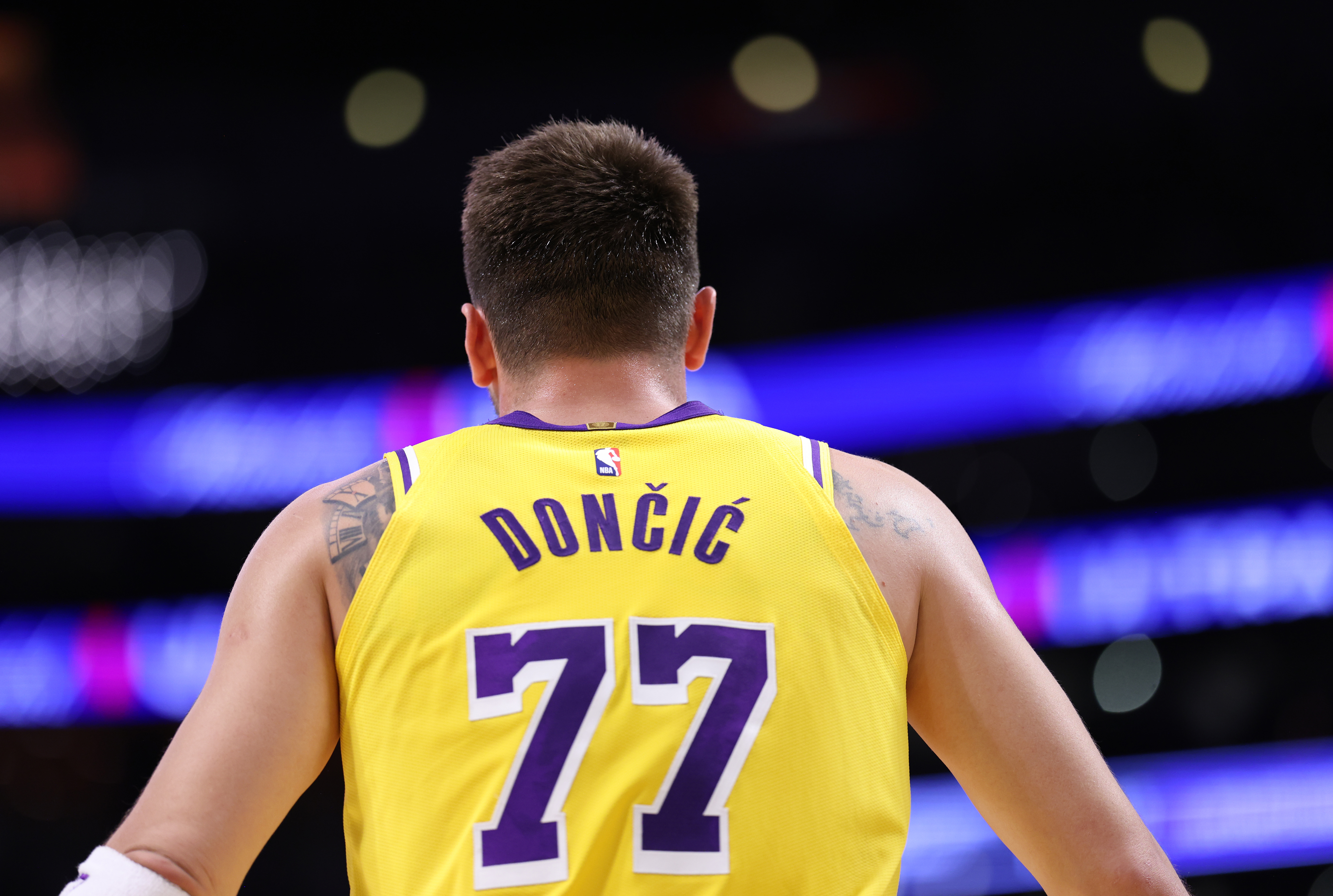 La estrella de la NBA Luka Doncic hizo historia en el partido Pacers-Lakers