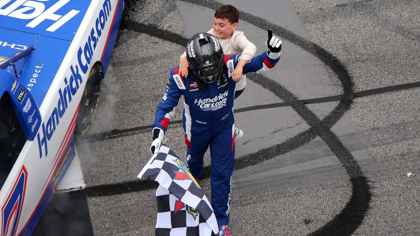 Kyle Busch Wins Truck Series Race at Atlanta