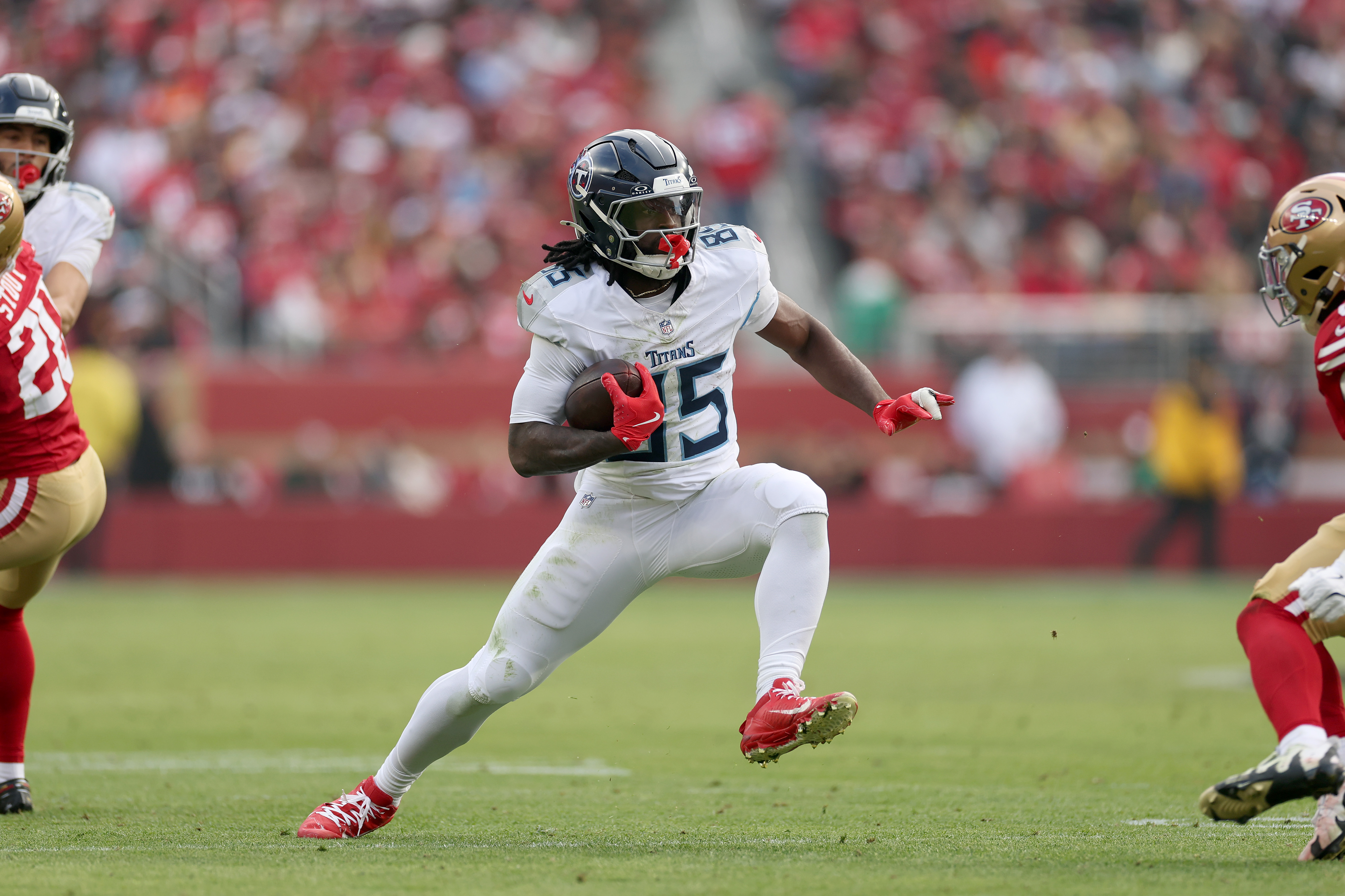 Commanders Mismatch: How Chig Okonkwo Changes the Scheme