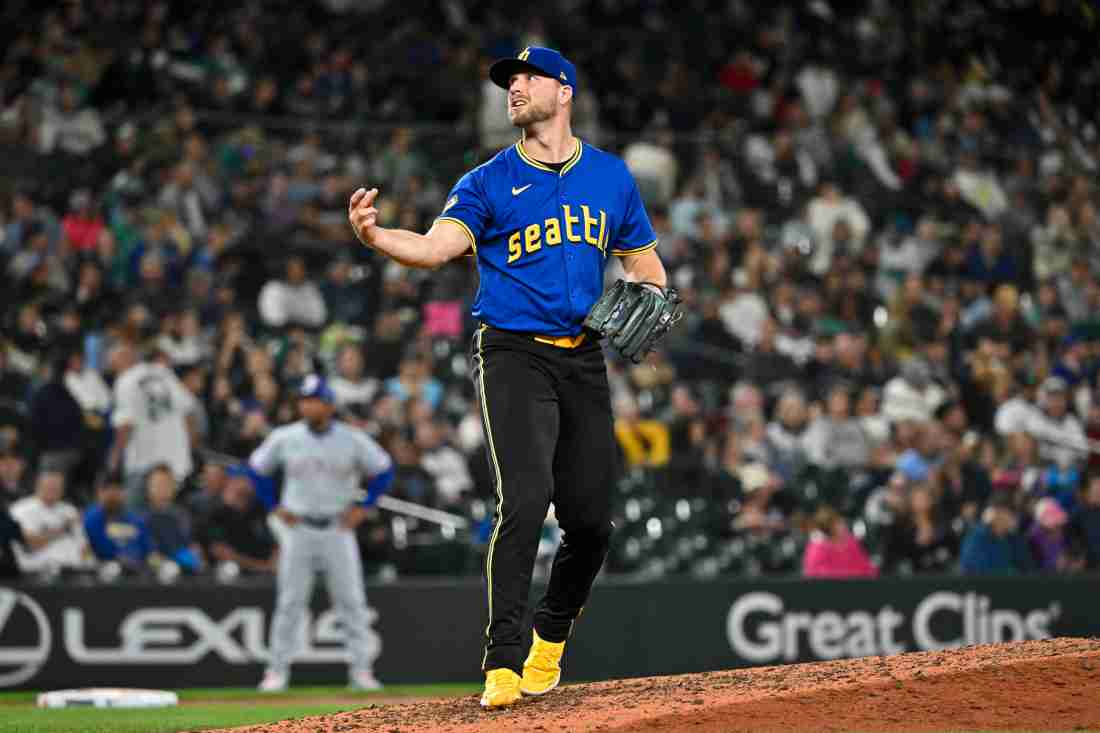 Blue Jays Announce Signing of Seven-Year MLB Pitcher
