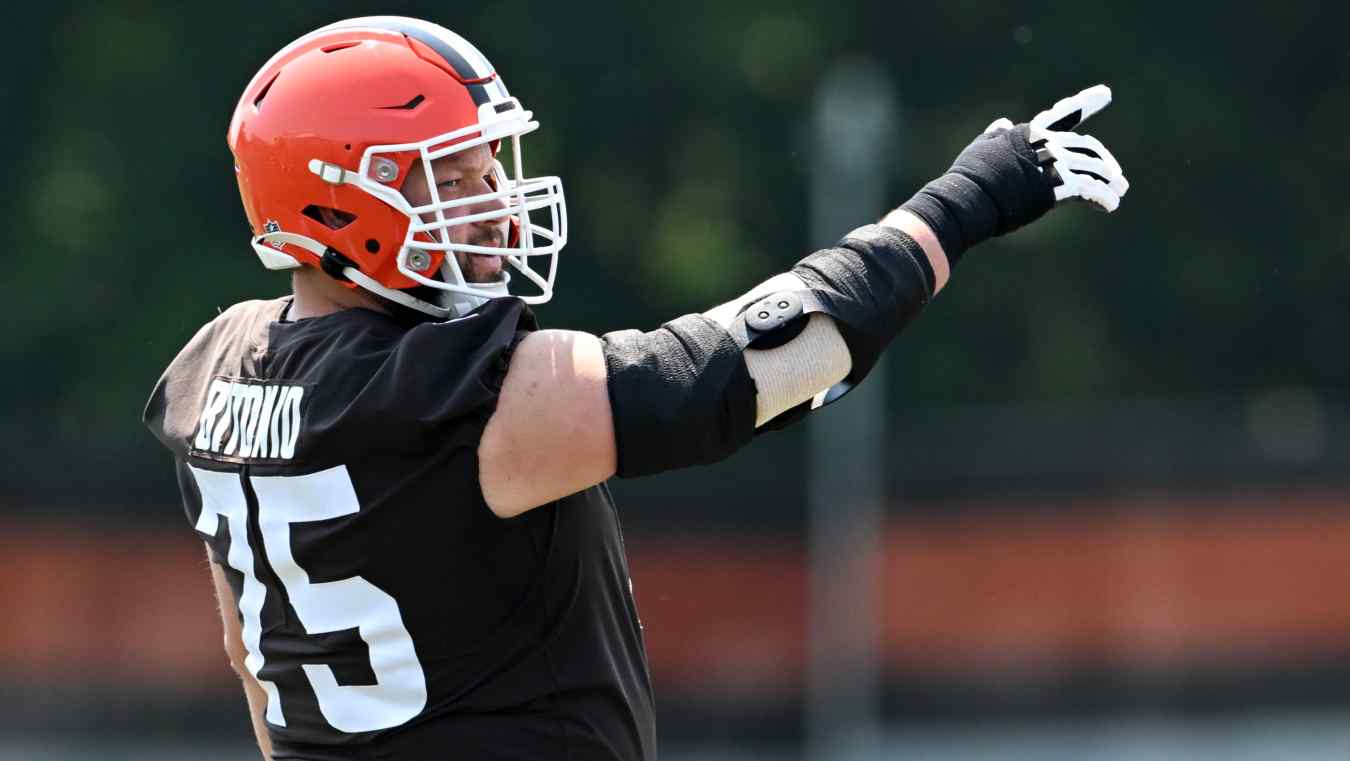 Giants Get Big Update on Pursuit of Veteran Guards Wyatt Teller & Joel ...