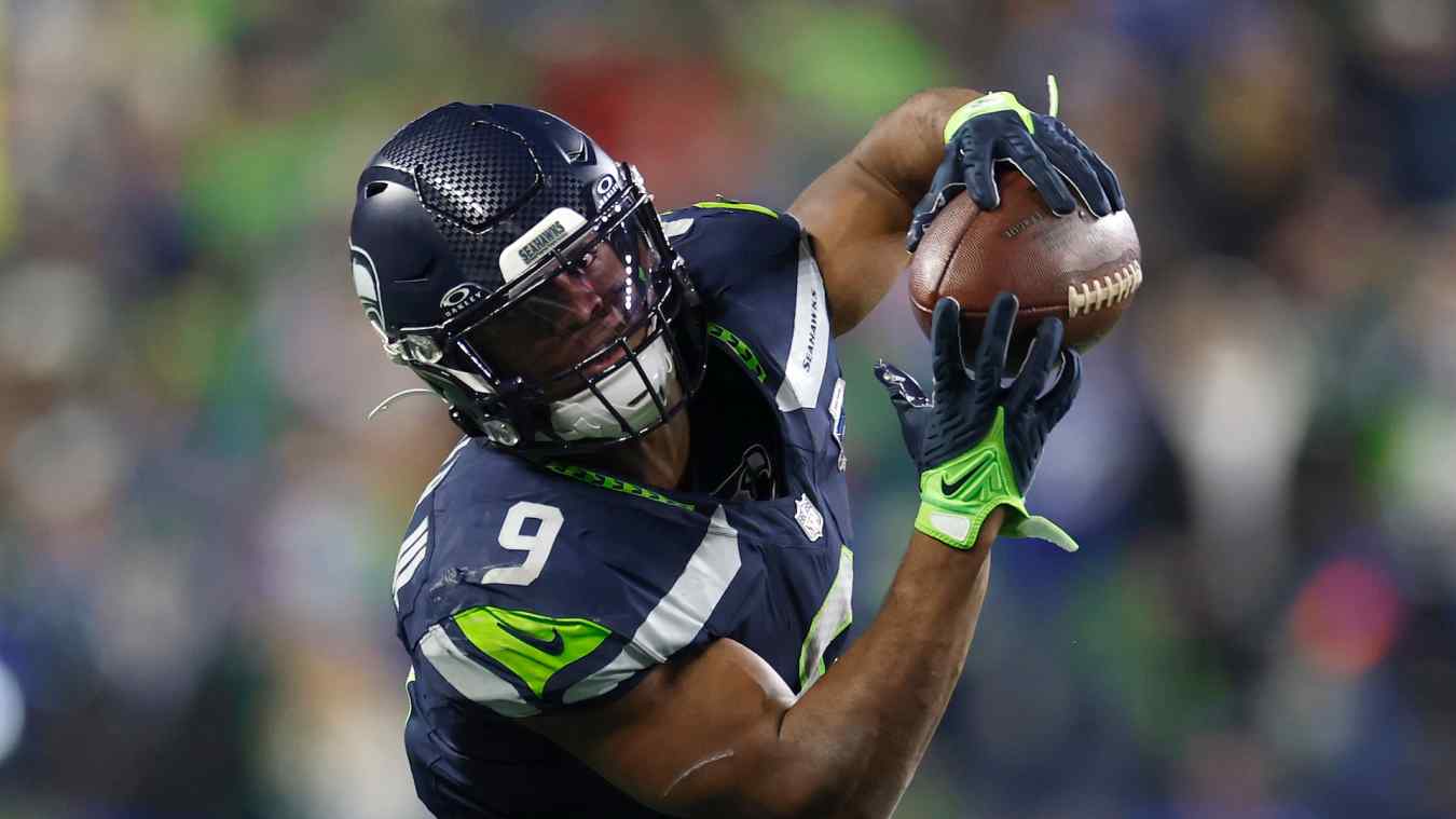 Seahawks Named Trade Fit for $27 Million RB to Replace Kenneth Walker ...