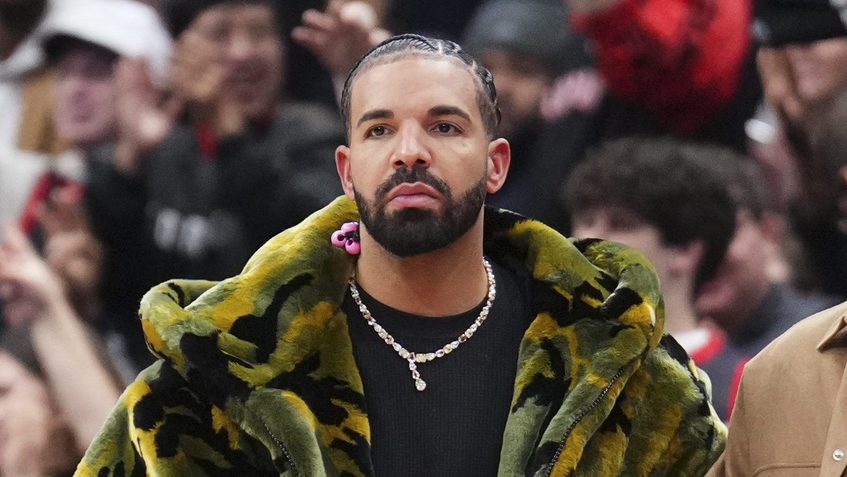 WATCH: Drake’s Frozen Courtside Seats at Raptors Game