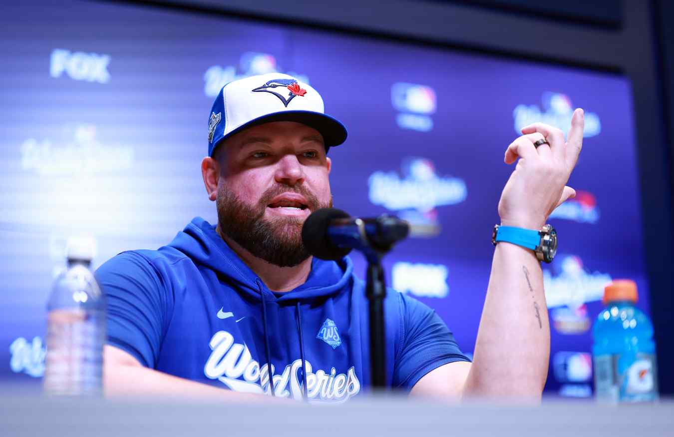 MLB World Reacts To Blue Jays Signing World Series Champion