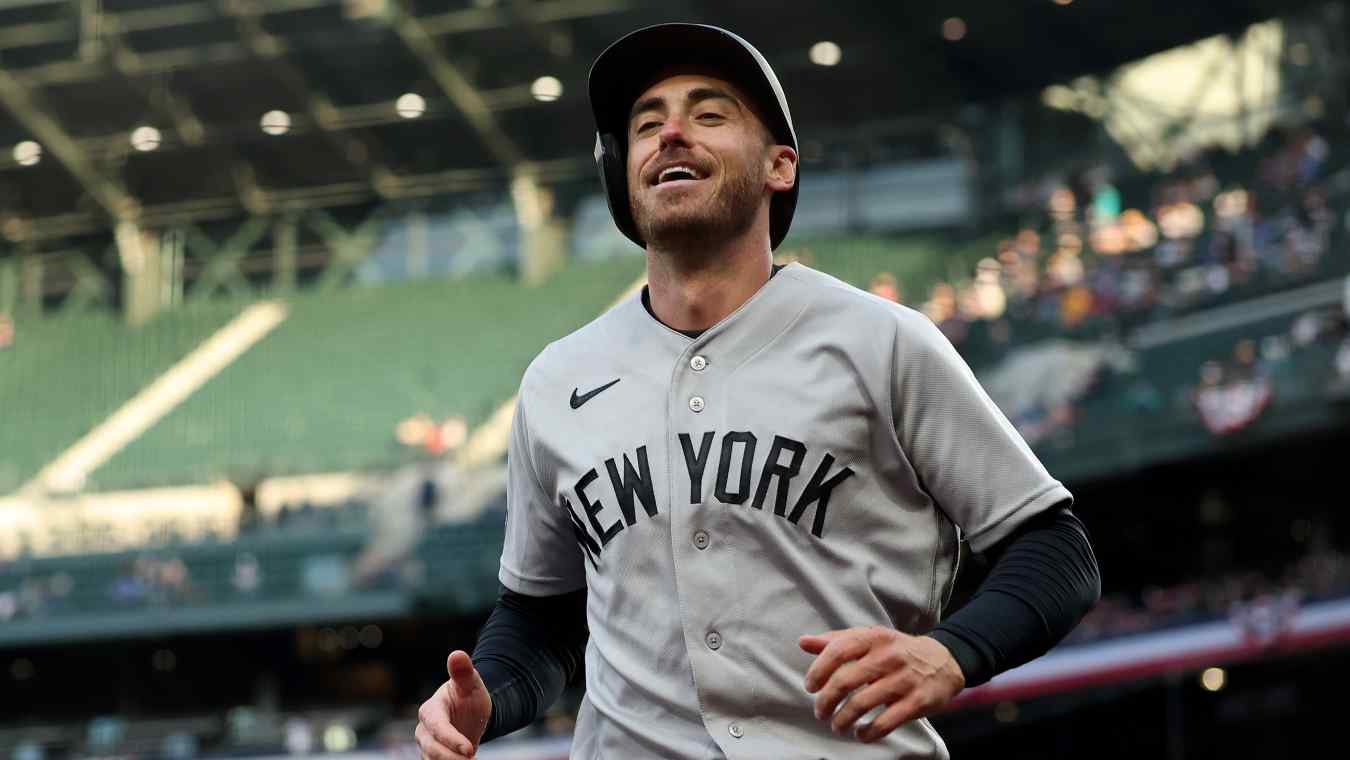 WATCH: Cody Bellinger Wild Catch Stuns Yankees Fans