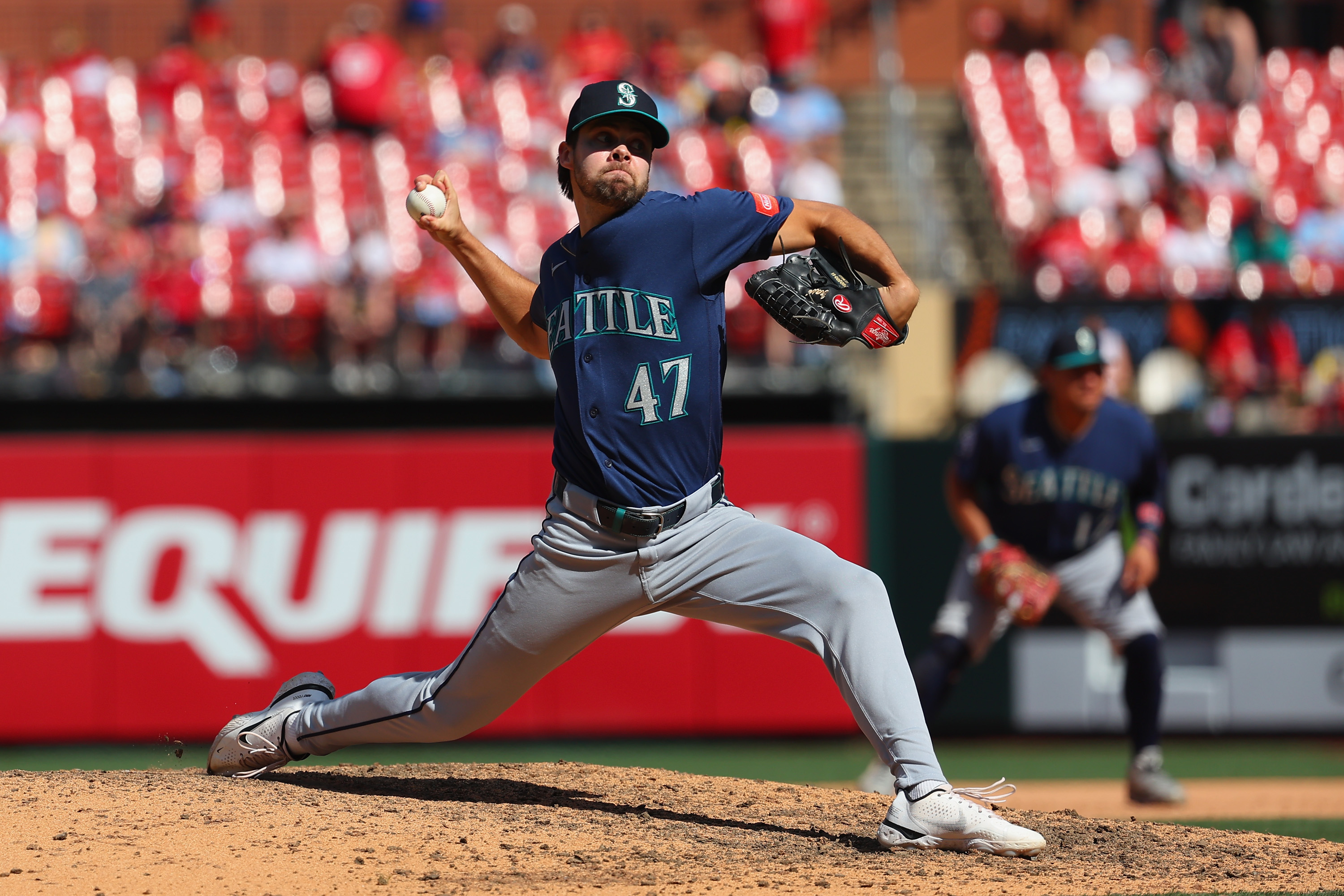 Seattle Mariners Star Reliever Leaves Game After Two Pitches
