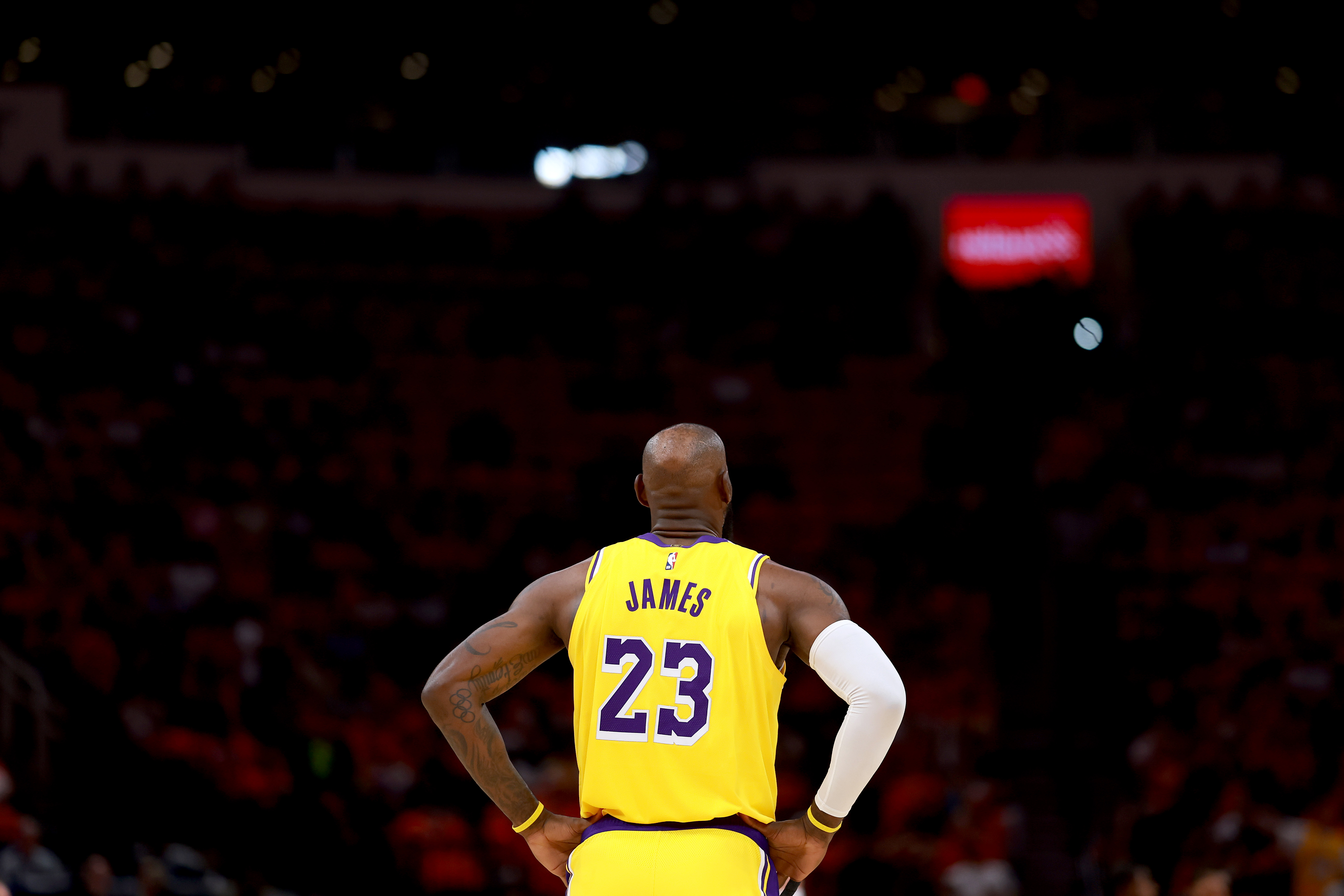 NBA World Reacts To LeBron James' Performance