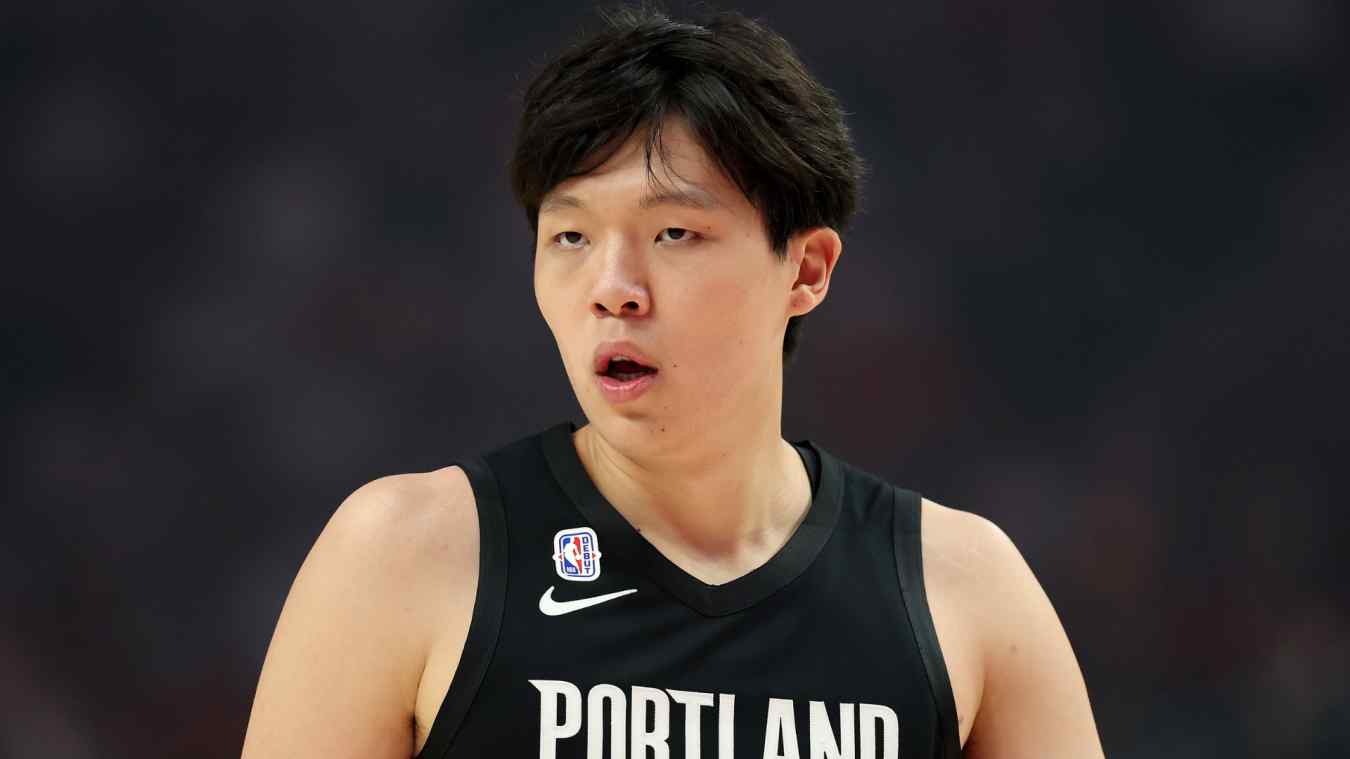 Blazers' Tom Dundon Makes Feelings Clear on Yang Hansen