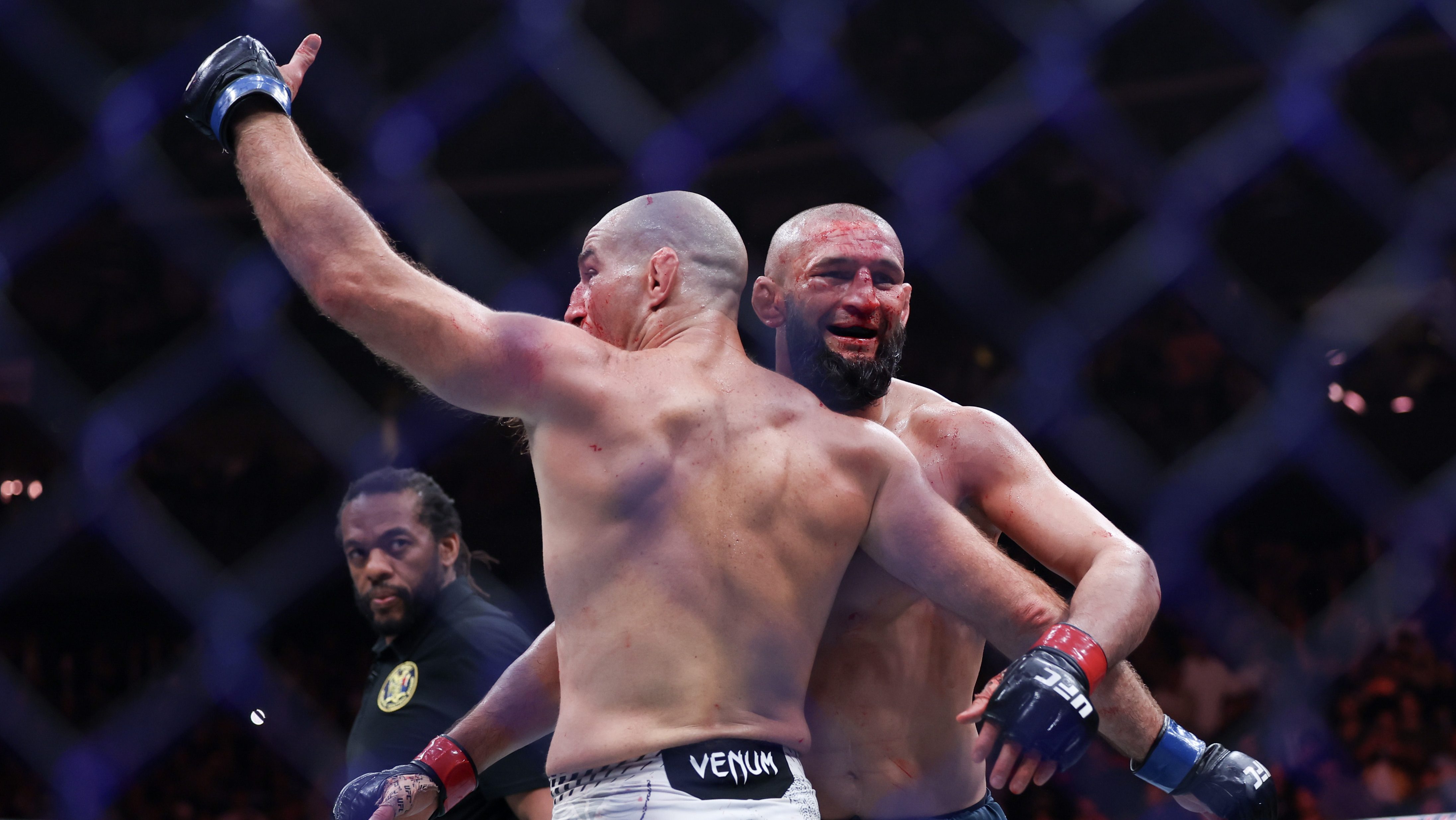 Former UFC Champion Shocked at Chimaev vs. Strickland Scores