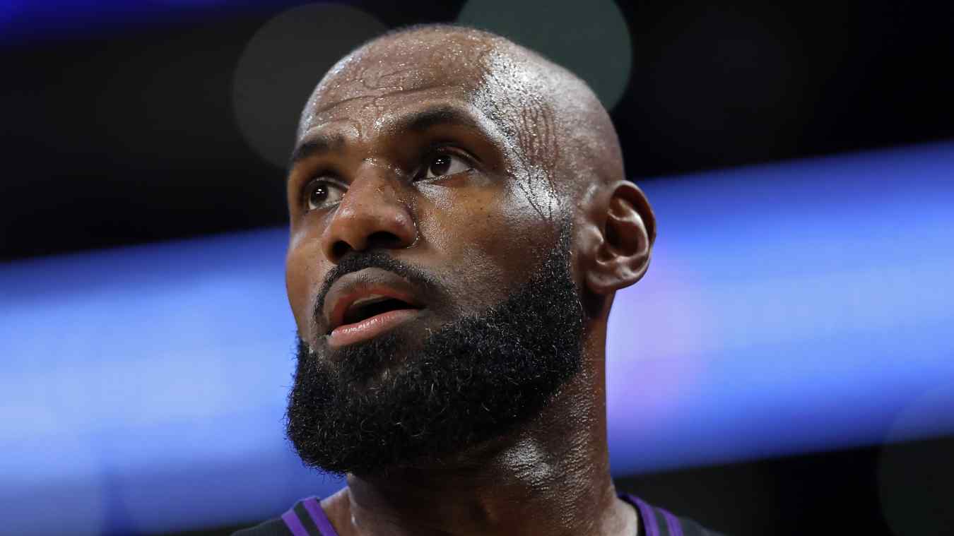 Warriors Receive Bold Prediction to Land LeBron James in Unconventional ...