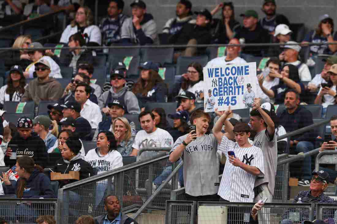 New York Yankees Fans Get Honest Message from Red Sox Legendary MLB Pitcher