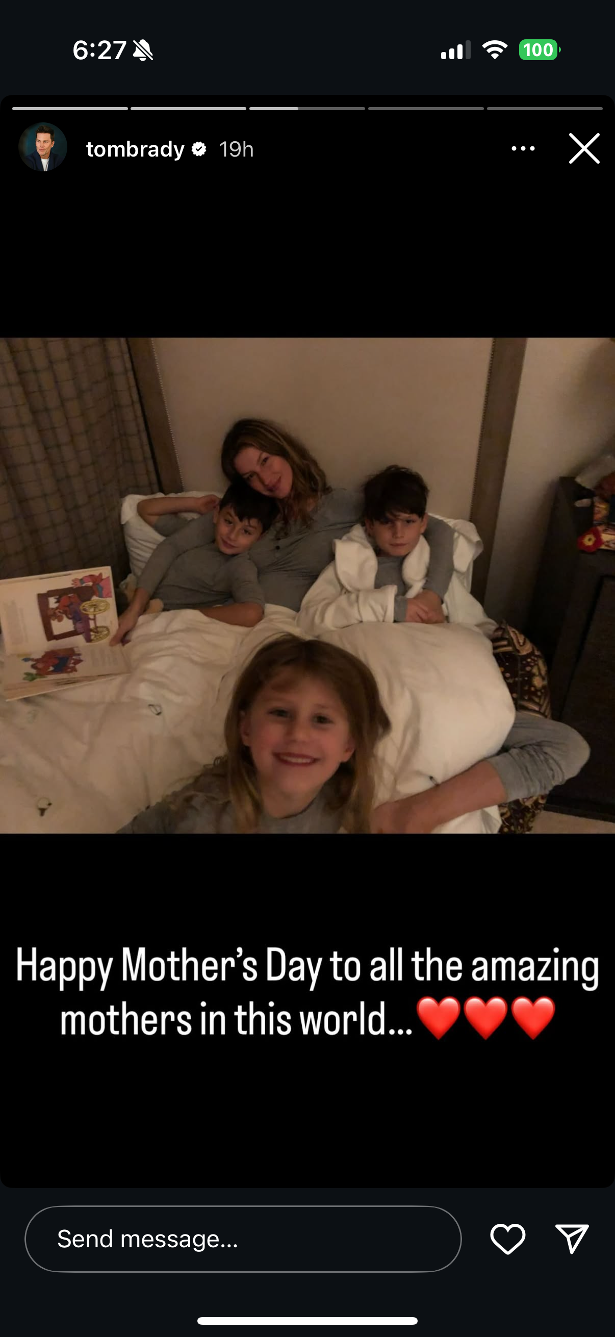 Tom Brady comparte un homenaje del Día de la Madre a Gisele y Bridget.