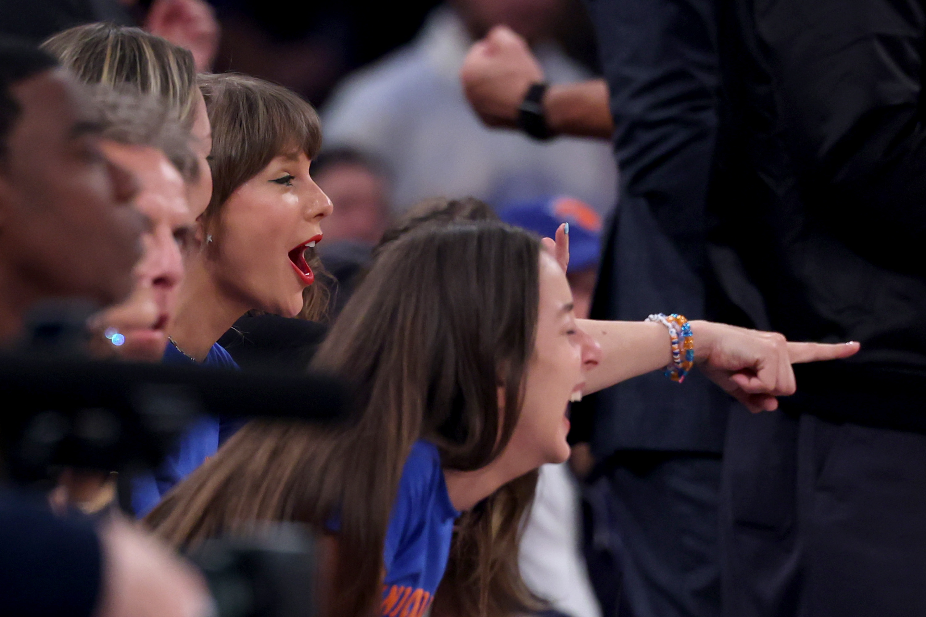 Taylor Swift Brutally Roasted After Viral New York Knicks Finals ...