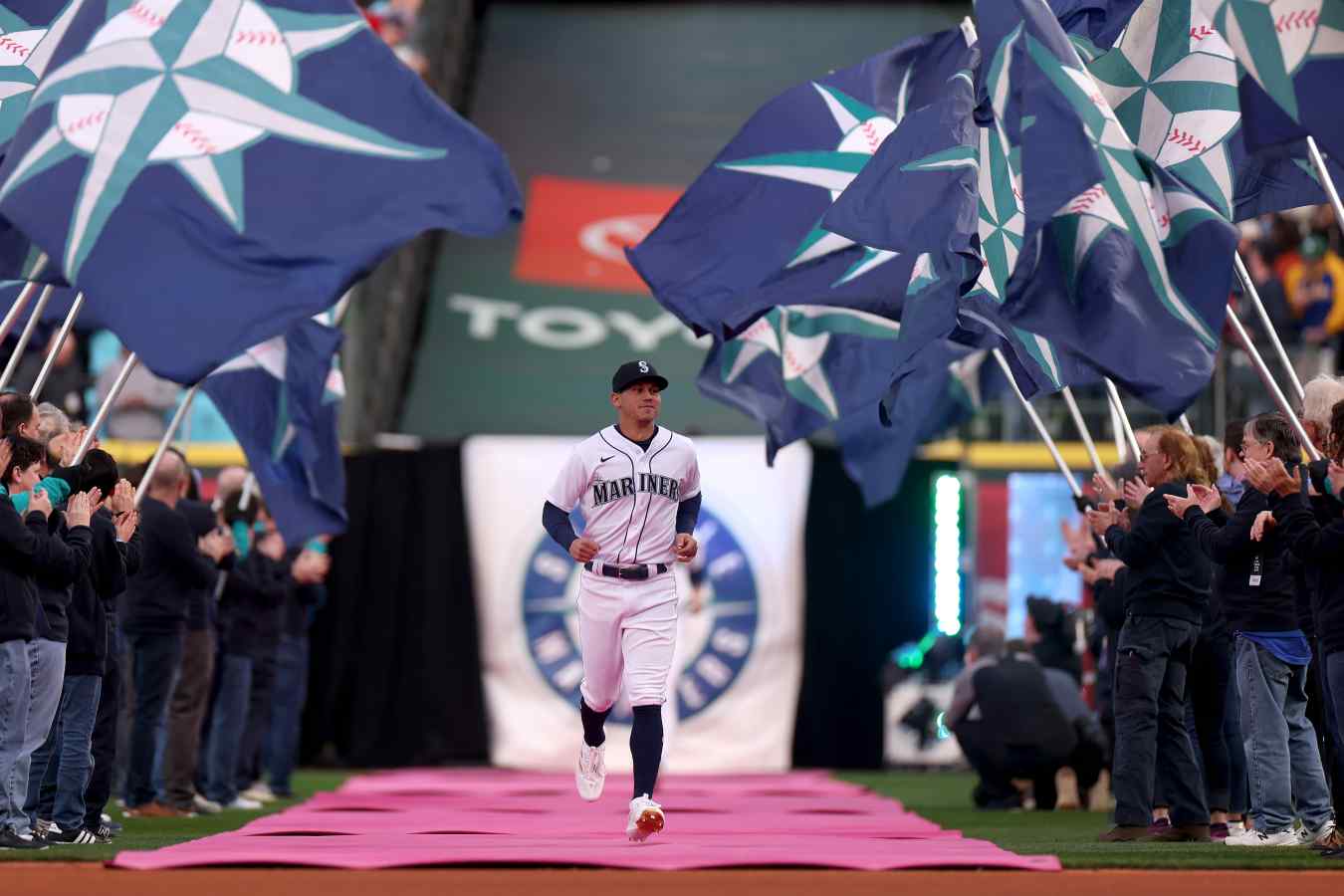 5-Year Seattle Mariners Player Released By Current MLB Team
