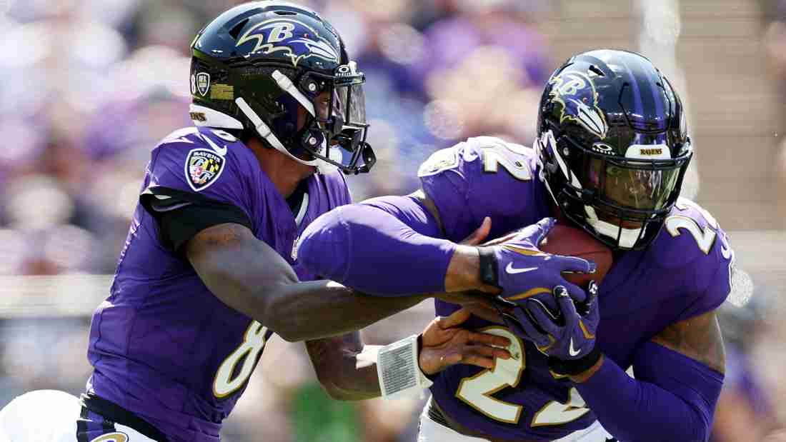 Ravens Urged to Pair Derrick Henry With 'Wide-Back' Free Agent