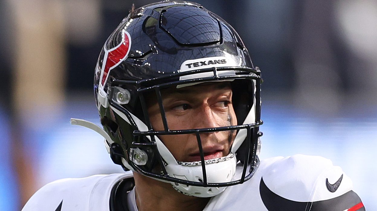 Texans' Jayden Higgins Gets Strong Words After Turning Heads