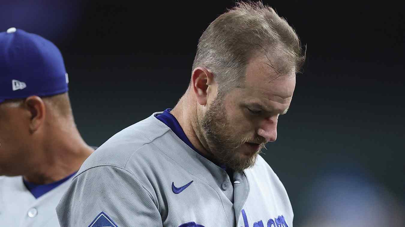 Dodgers New Max Muncy Injury Scare In Collision With Dbacks 1B