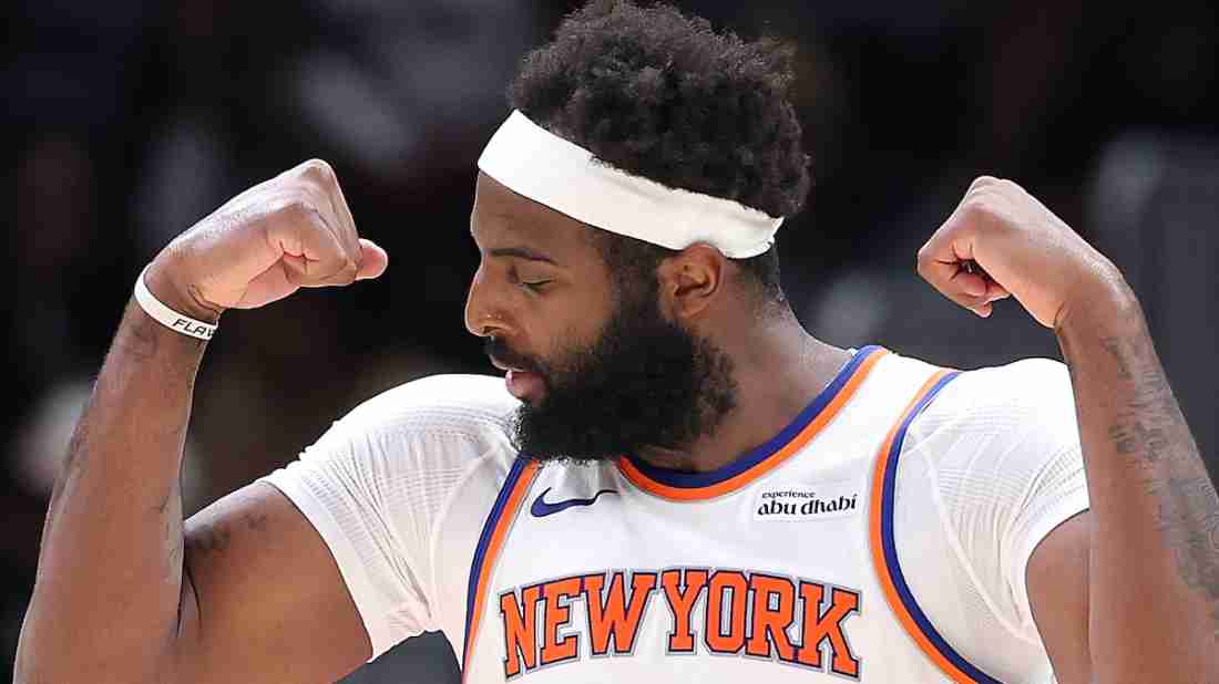 Lakers Eye Knicks Rebounding Machine Mitchell Robinson Despite Bad Hand ...