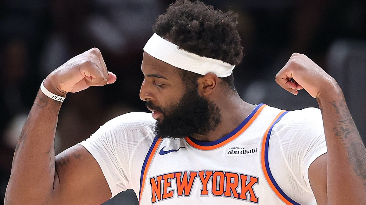 Lakers Eye Knicks Rebounding Machine Mitchell Robinson Despite Bad Hand ...