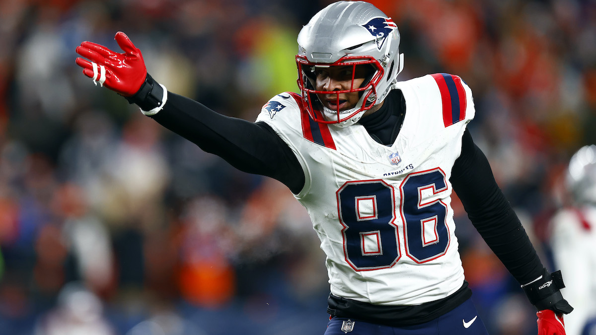 Patriots Eye Return of Belichick-Era Tight End After Julian Hill Injury