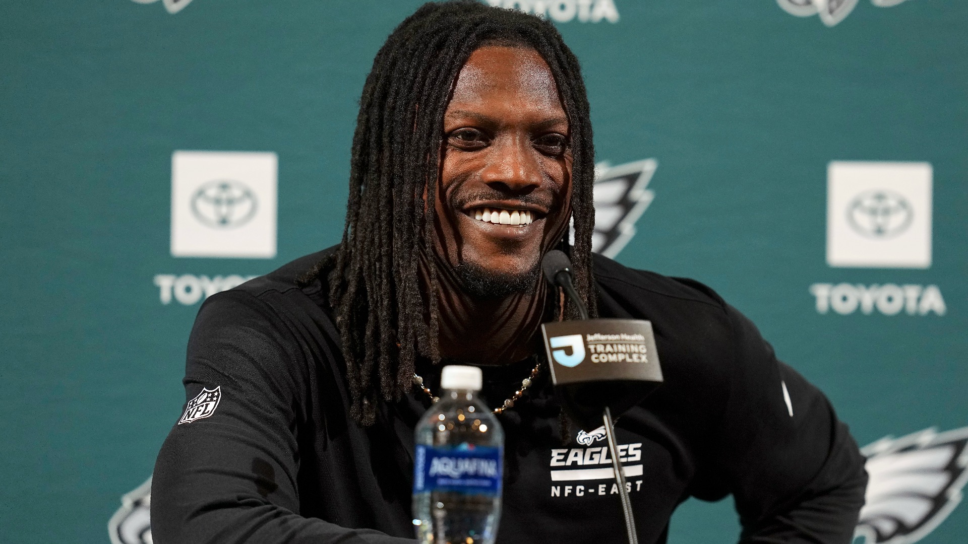 Seahawks Get Two Free Agent Names to Replace Eagles' Riq Woolen