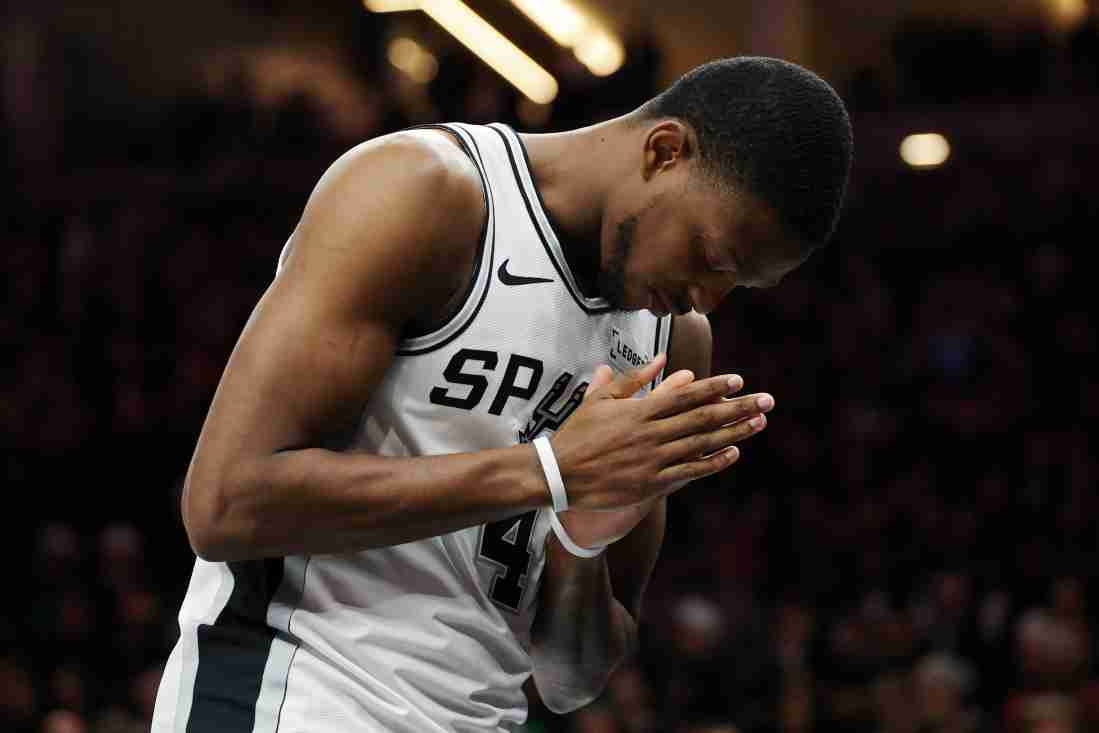 De’Aaron Fox GoFundMe Rumor Refuted Before Spurs-Knicks Game 5