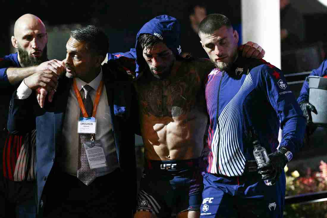 Body Language Expert Makes Striking Observation About Ilia Topuria - HEAVY