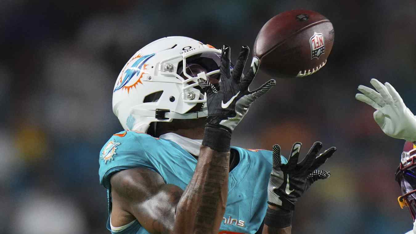 Former Dolphins Wide Receiver Signs With Eagles